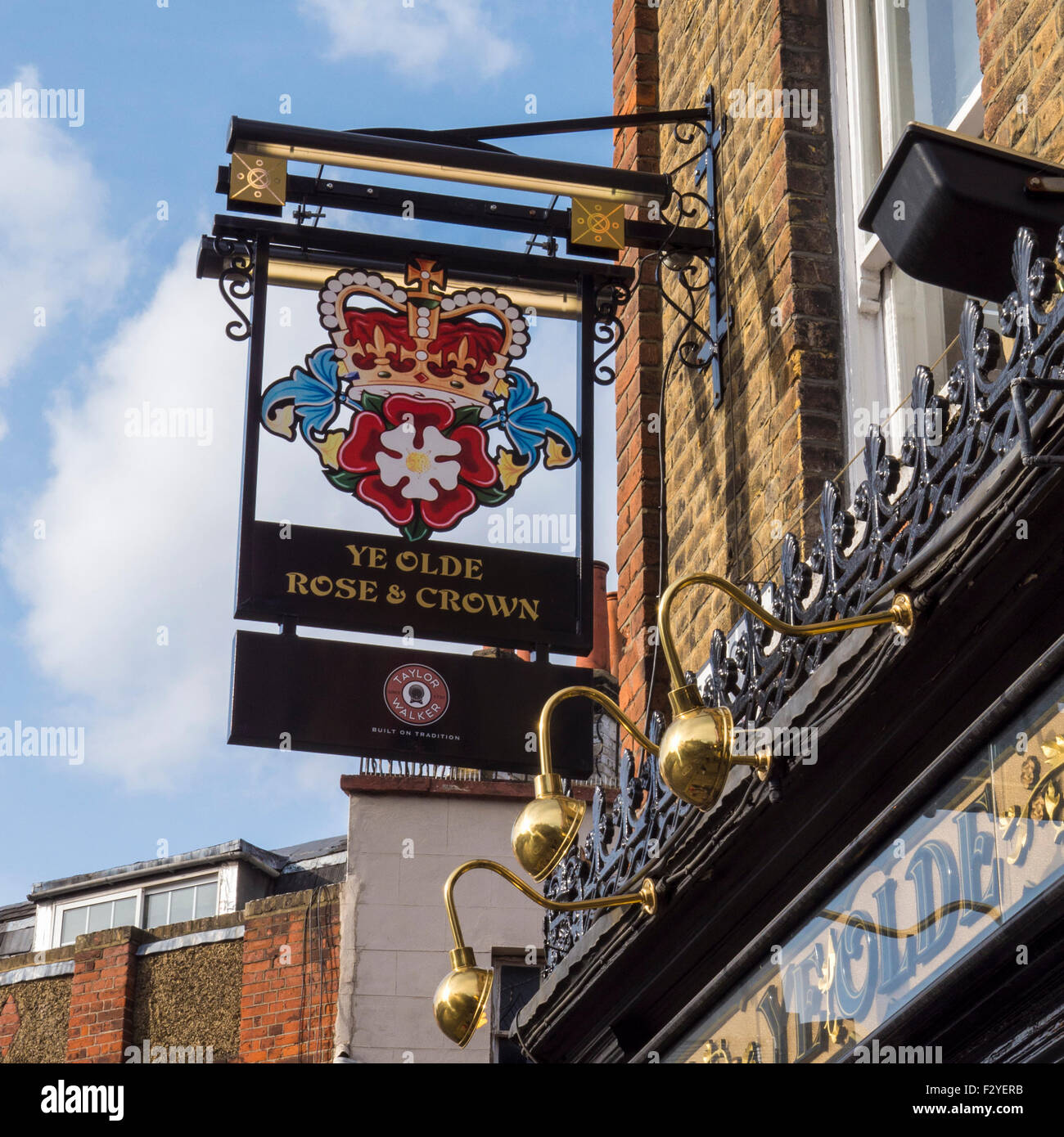 The Crown Pub Sign Stock Photos & The Crown Pub Sign Stock Images - Alamy