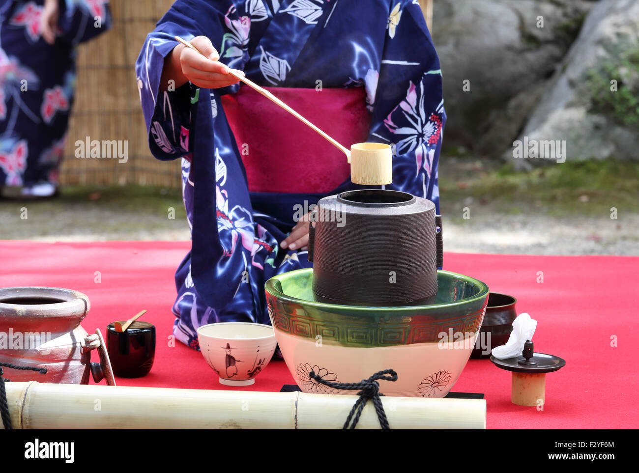 Japanese green tea ceremony in garden Stock Photo - Alamy