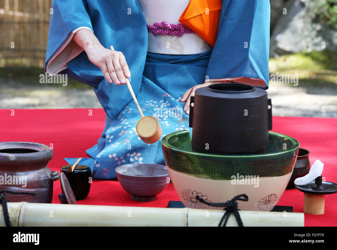 Japanese green tea ceremony in garden Stock Photo - Alamy