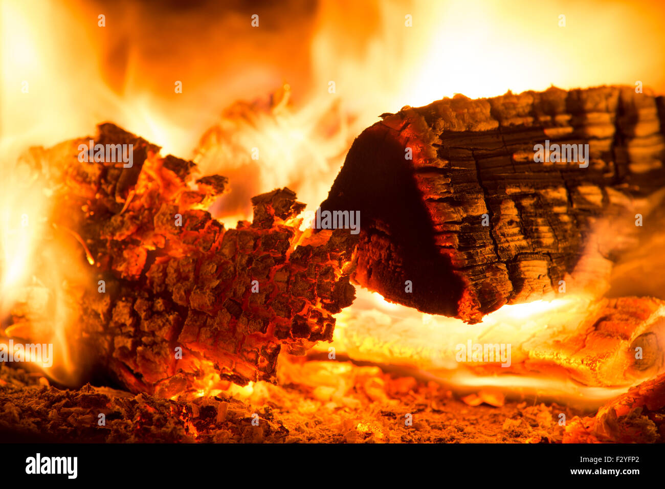 Close up shot burning wood hi-res stock photography and images - Alamy