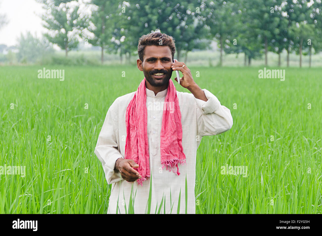 1 indian rural farmer Farm talking Mobile Phone Stock Photo - Alamy