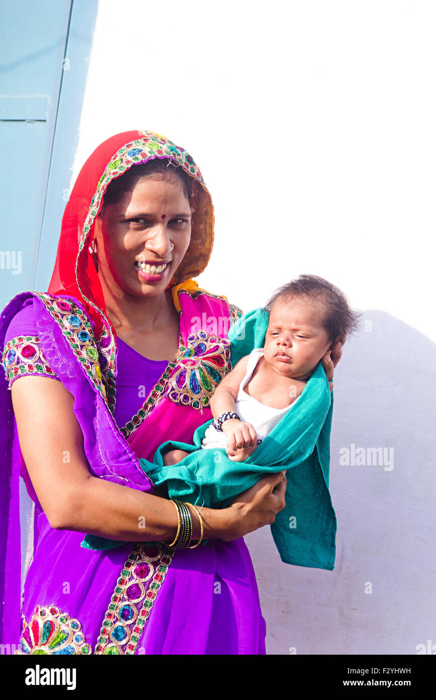 Indian woman with toddler hi-res stock photography and images - Alamy