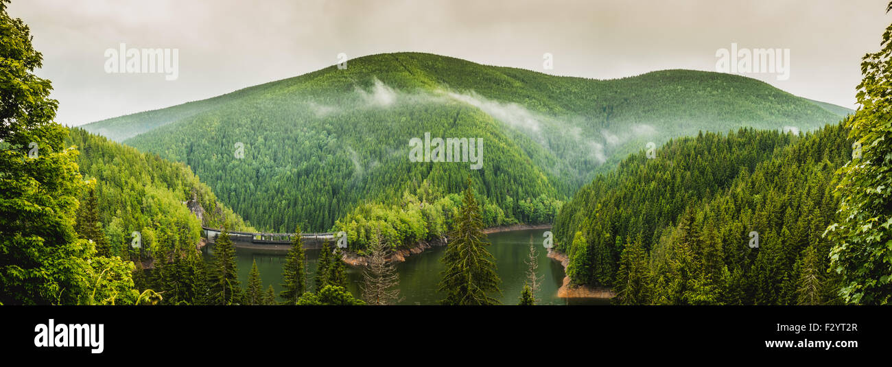 Negovanu lake - Gatul Berbecului defile, Cindrel mountains, Sibiu ...