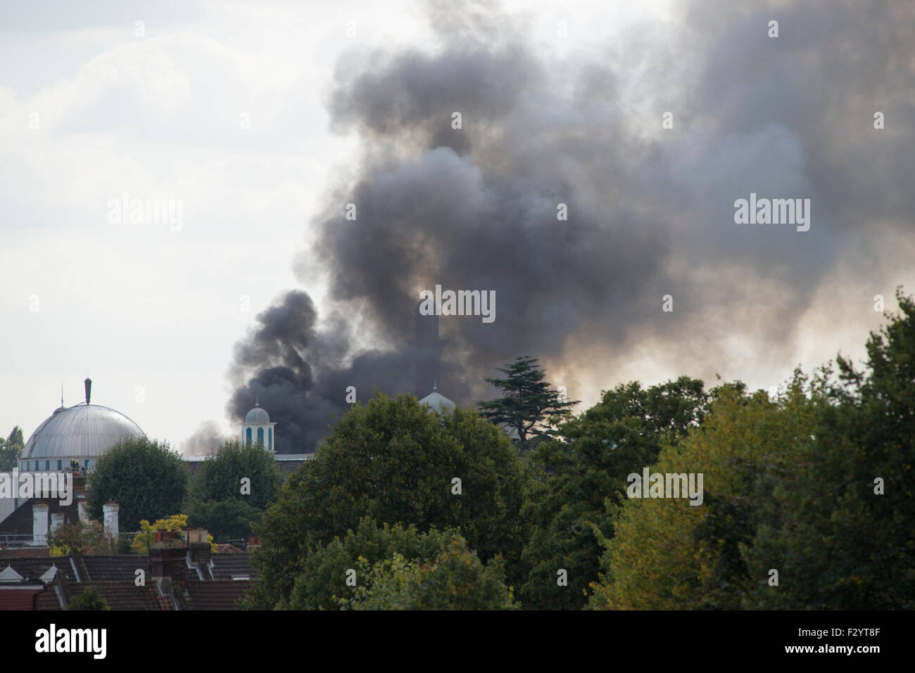Morden, Surrey, UK. 26th September, 2015. A major fire tas taken hold ...