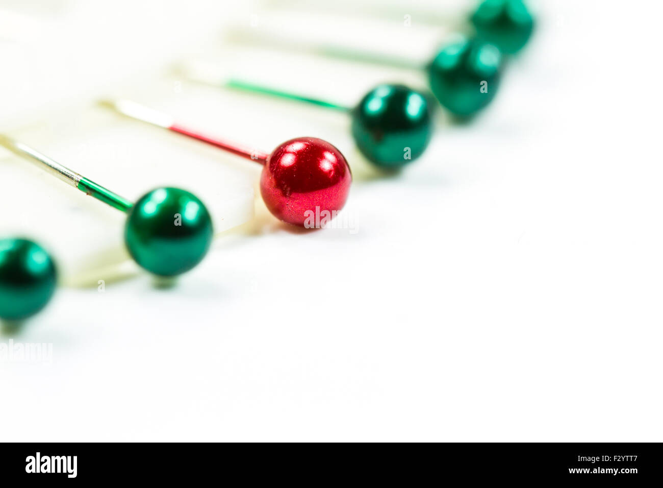 Green and red pushpin on white background Stock Photo - Alamy