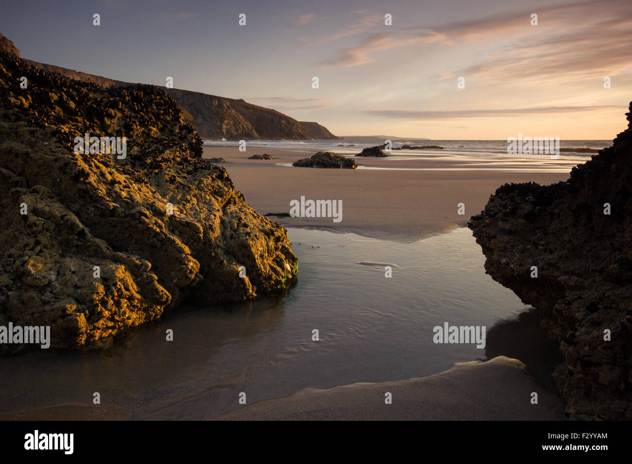 Porthtowan rock pool hi-res stock photography and images - Alamy
