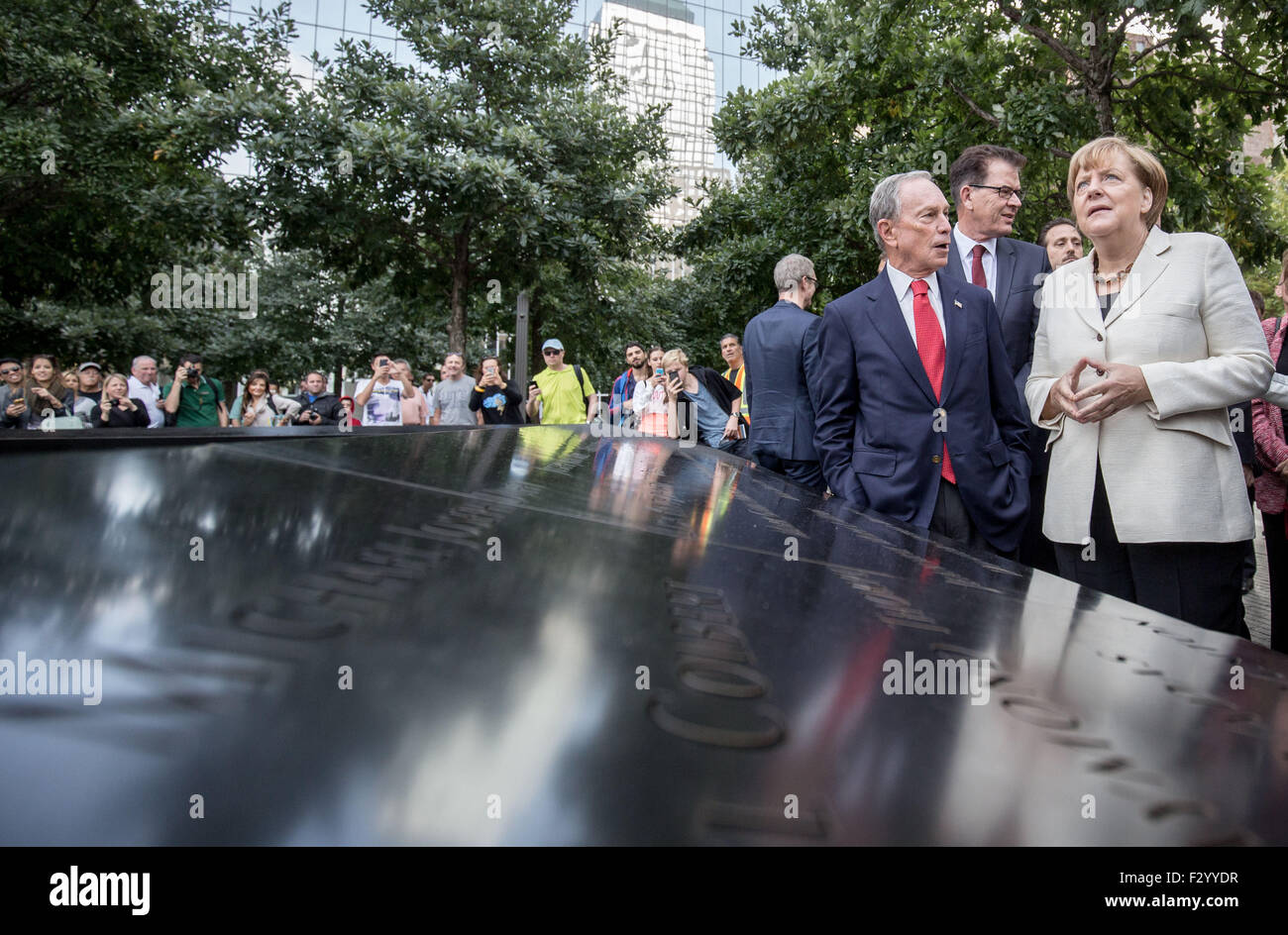 New York, USA. 26th Sep, 2015. German Chancellor Angela Merkel (R ...