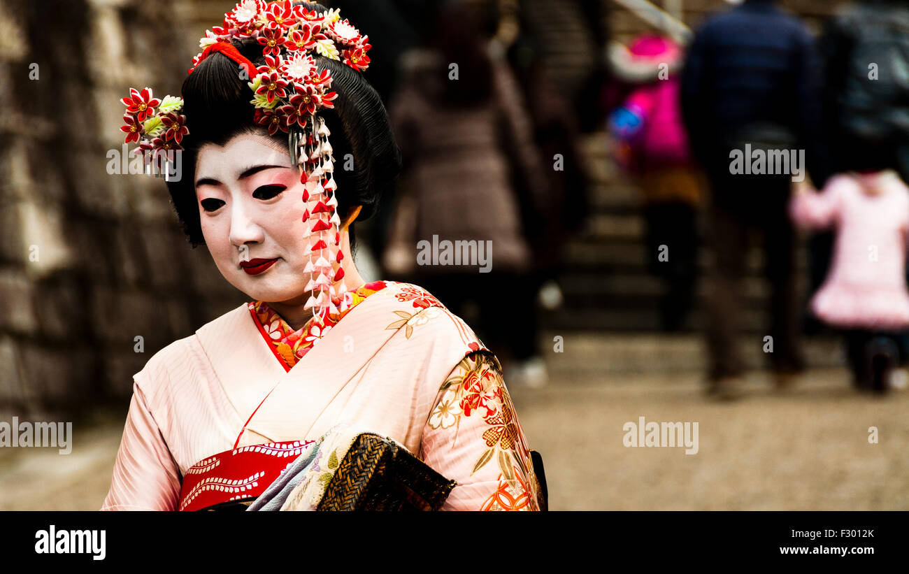 Geisha walking in Kyoto Stock Photo - Alamy