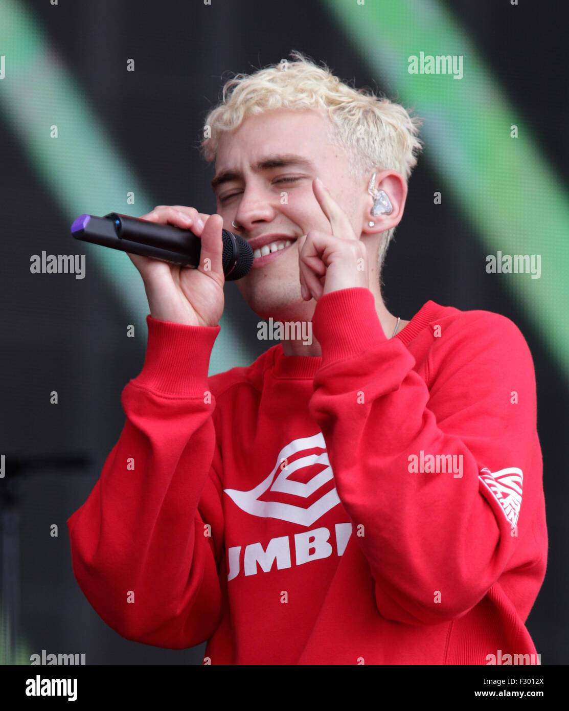 Olly alexander 2015 hi-res stock photography and images - Alamy