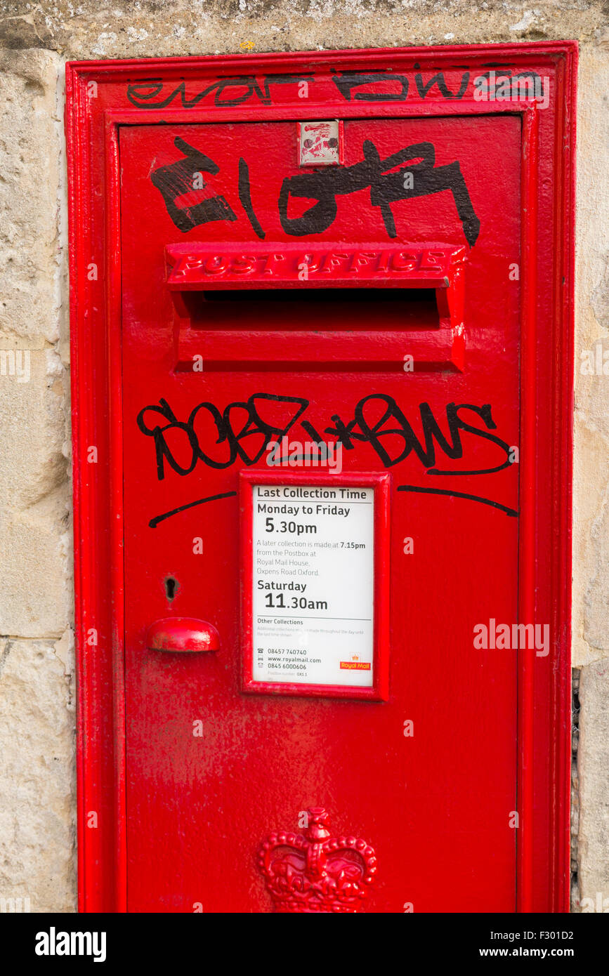 Graffitiied / vandalised / Graffiti on Queen Elizabeth ll wall mounted ...