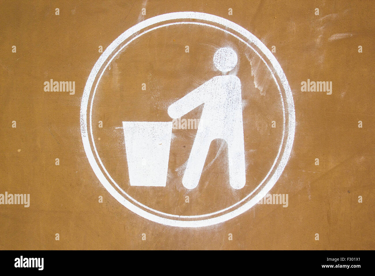 Dirty recycling sign in brown background Stock Photo - Alamy
