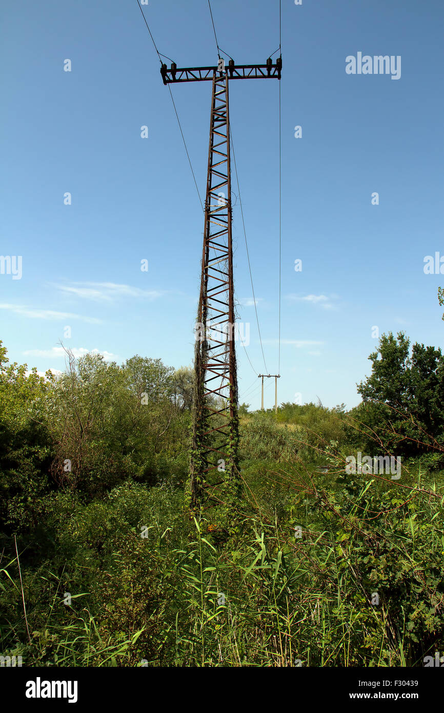 Three phase overhead power lines hi-res stock photography and images ...