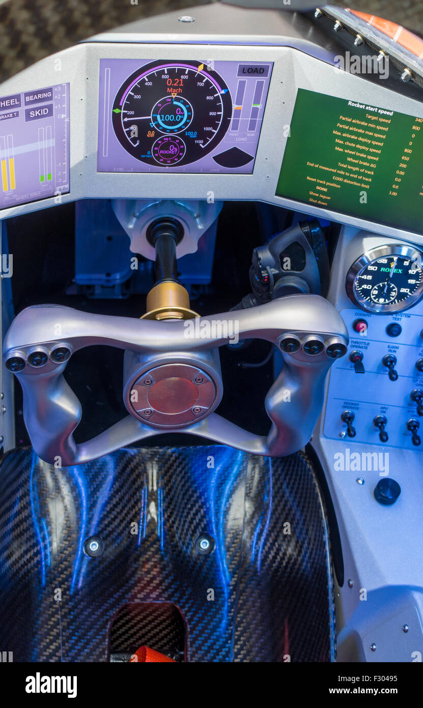 Cockpit hi-res stock photography and images - Alamy