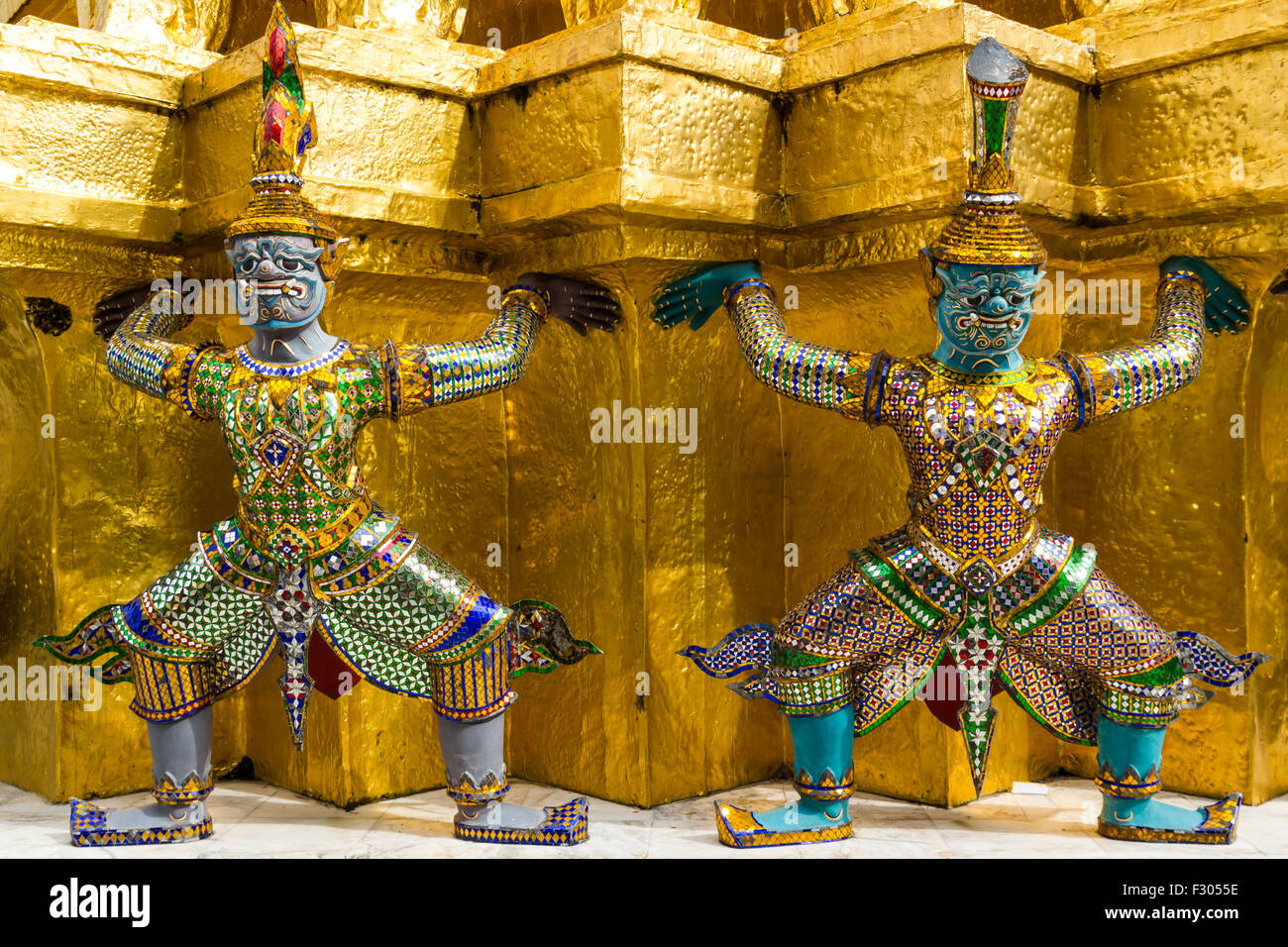 The Golden Pagoda and Yak statue at the phra keaw, bangkok,Thailand ...