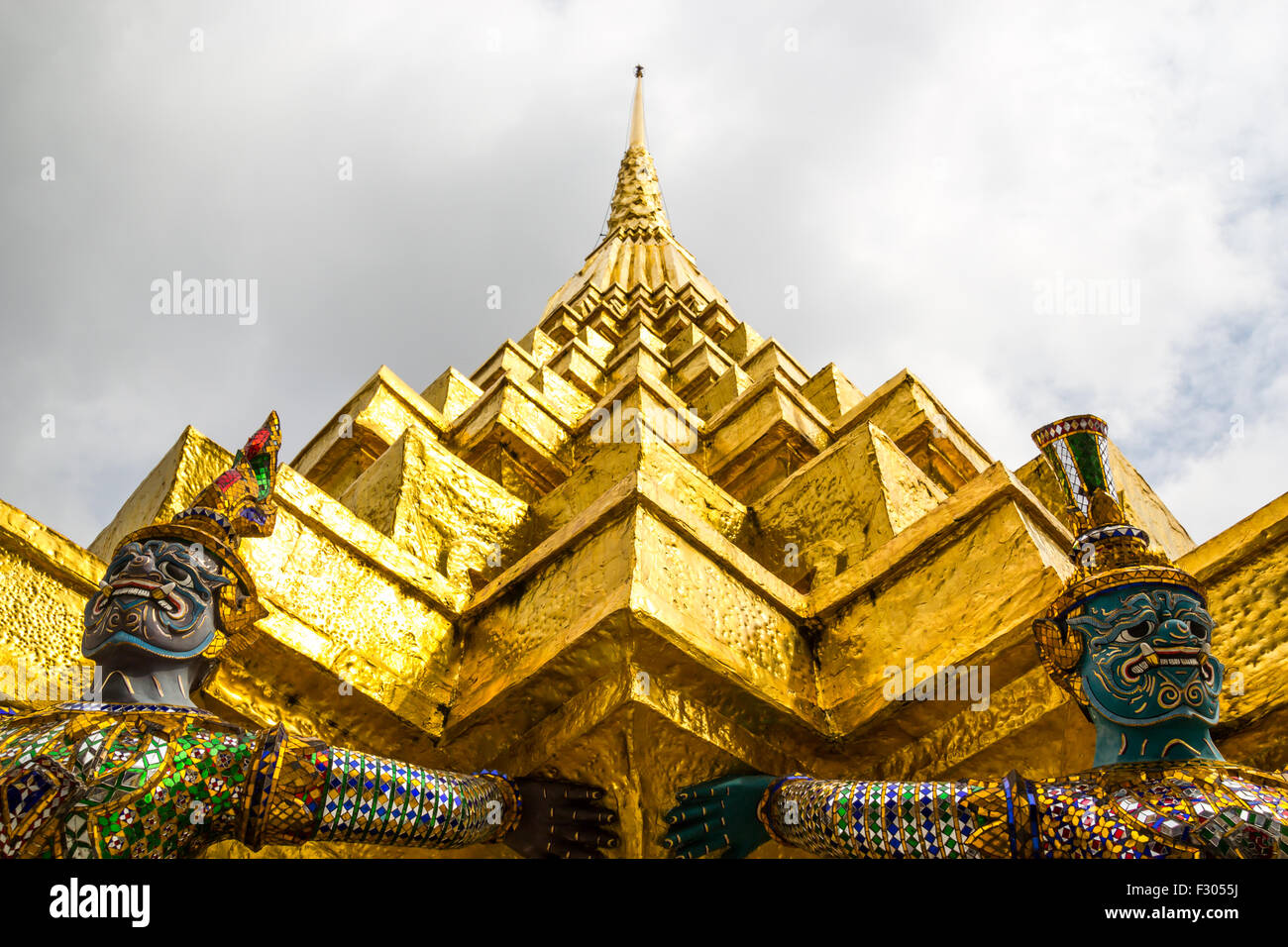 The Golden Pagoda and Yak statue at the phra keaw, bangkok,Thailand ...