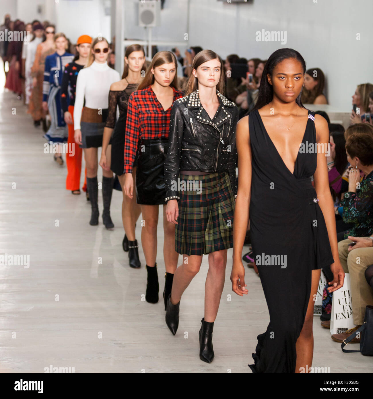 Catwalk models hi-res stock photography and images - Alamy