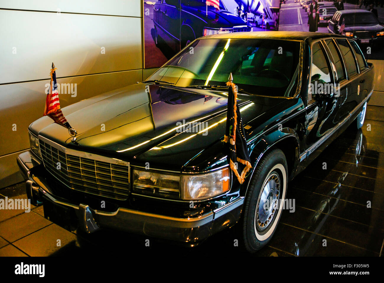 Bill Clinton's presidential limousine on display at the William J ...