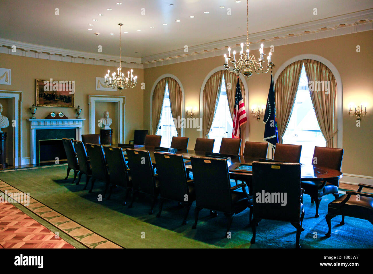 A full-size replica of the Cabinet Room at the William J. Clinton ...