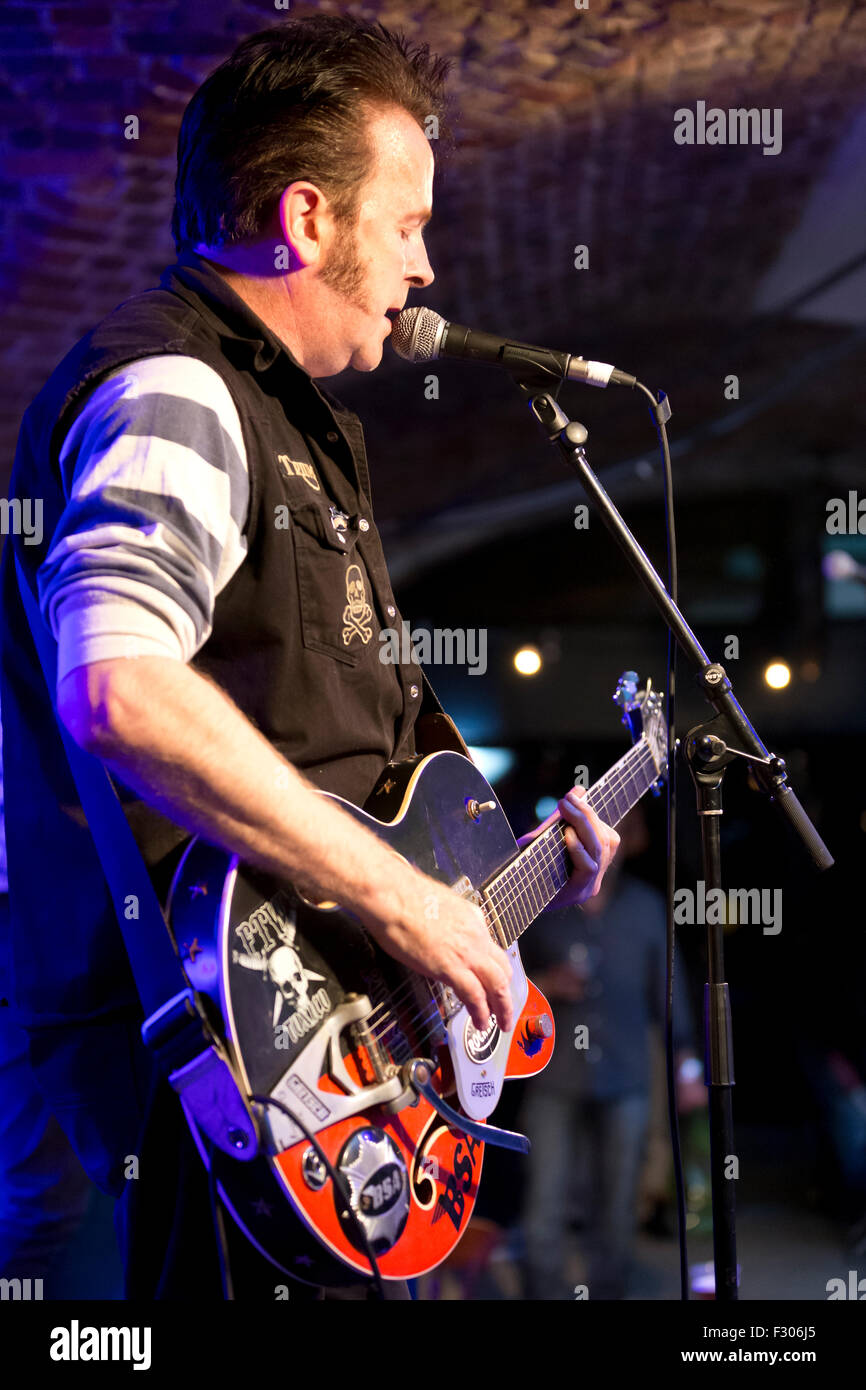London, UK. 25th Sep, 2015. Vince Ray & The Boneshakers performing at ...