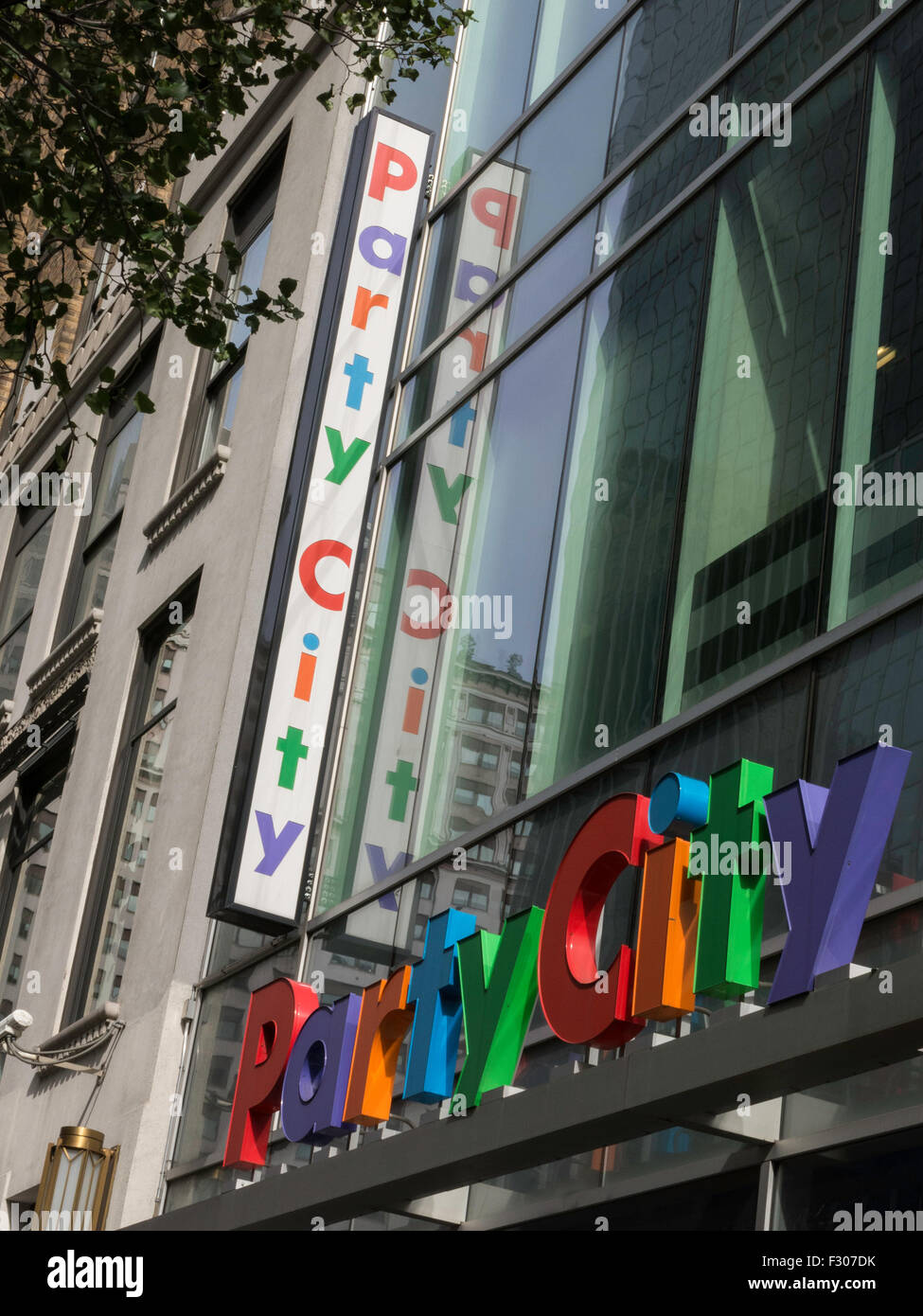Party City Store Facade, West 34th Street, NYC Stock Photo - Alamy