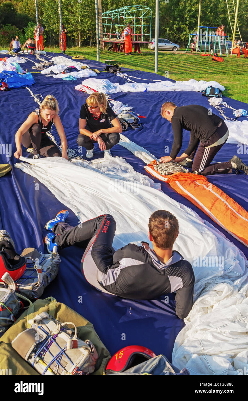 Parachutists - 2014. Packing of parachutes Stock Photo - Alamy