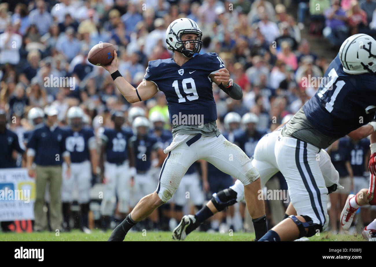 Morgan Roberts (19) of Yale gets ready to pass during a game between ...