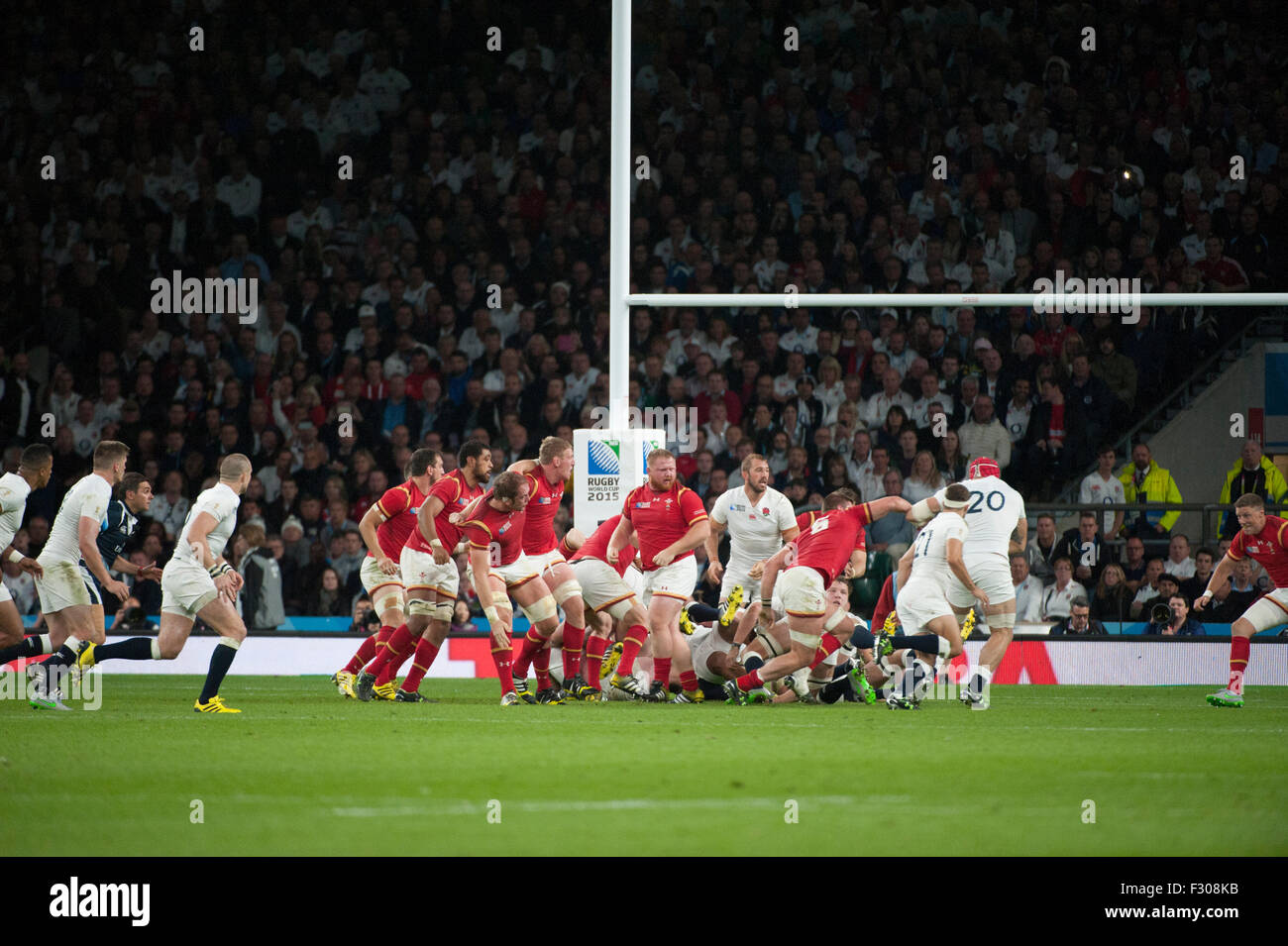 Twickenham stadium evening hi-res stock photography and images - Alamy