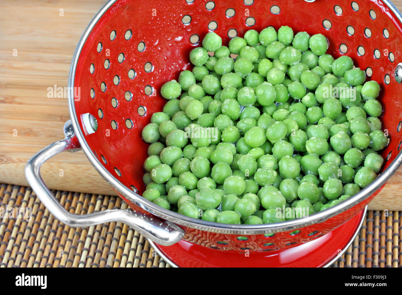Peas shelled hi-res stock photography and images - Alamy