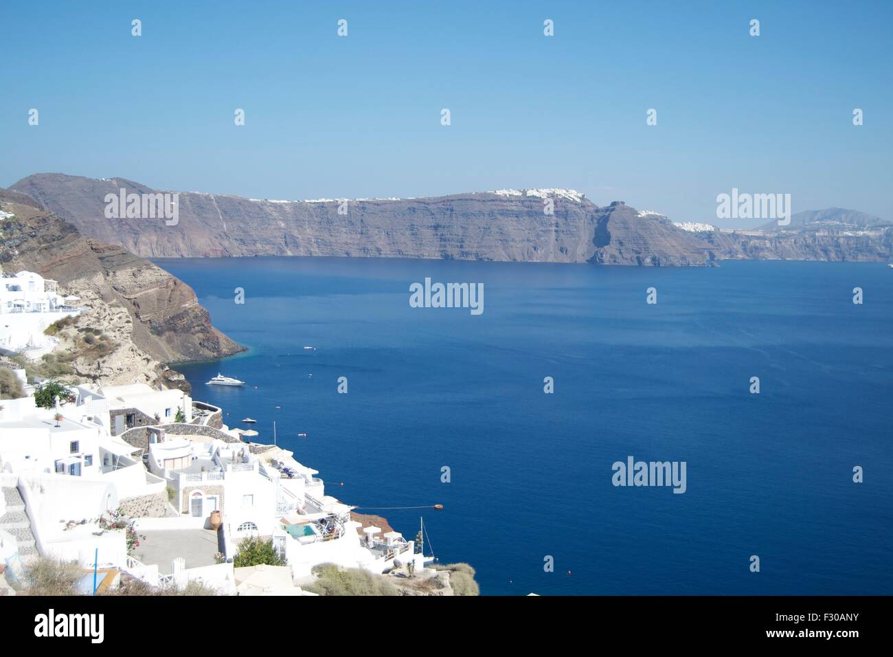 Greek traditional blue white building coast beach Stock Photo - Alamy