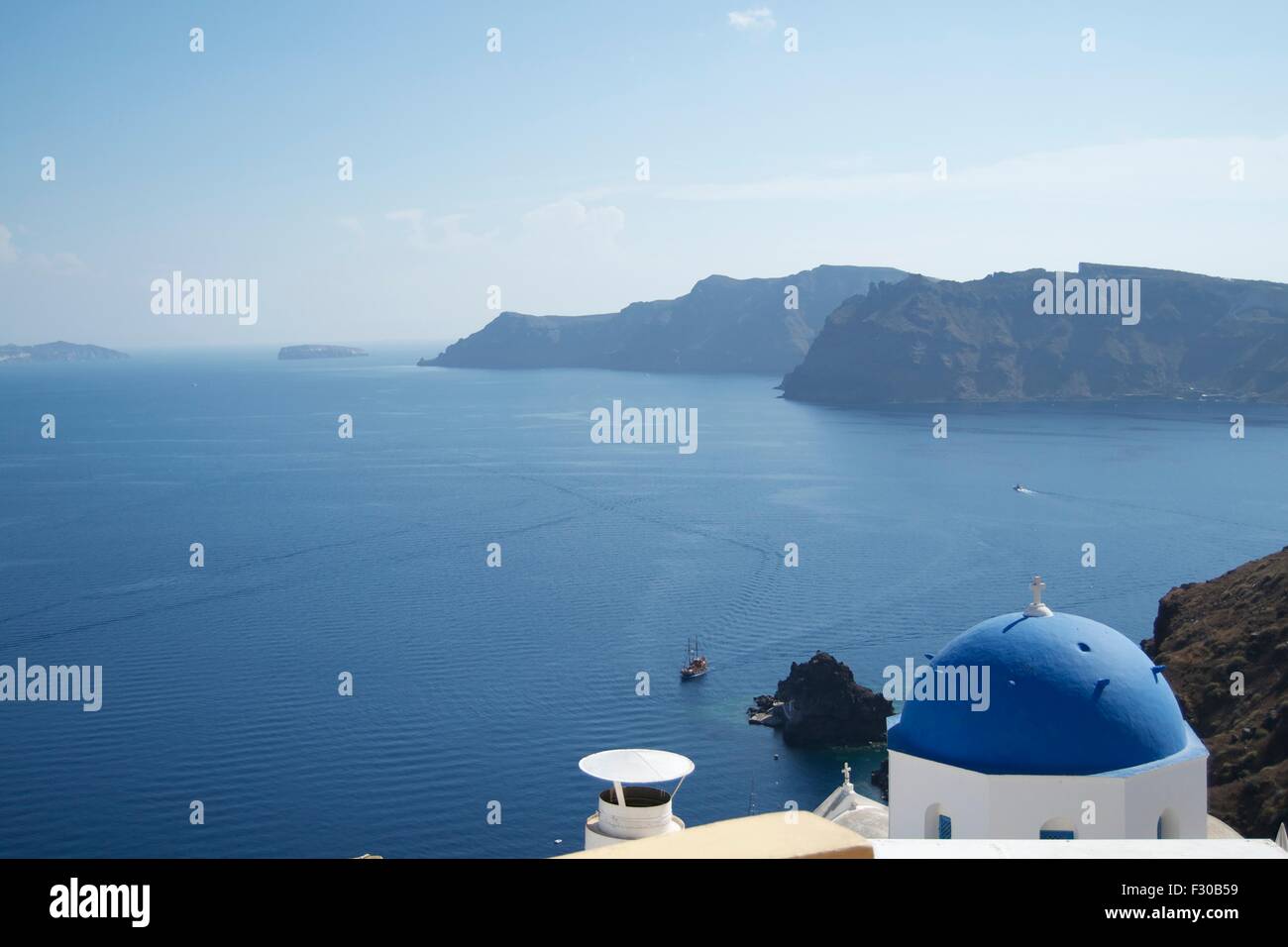 Greek traditional blue white building coast beach Stock Photo - Alamy
