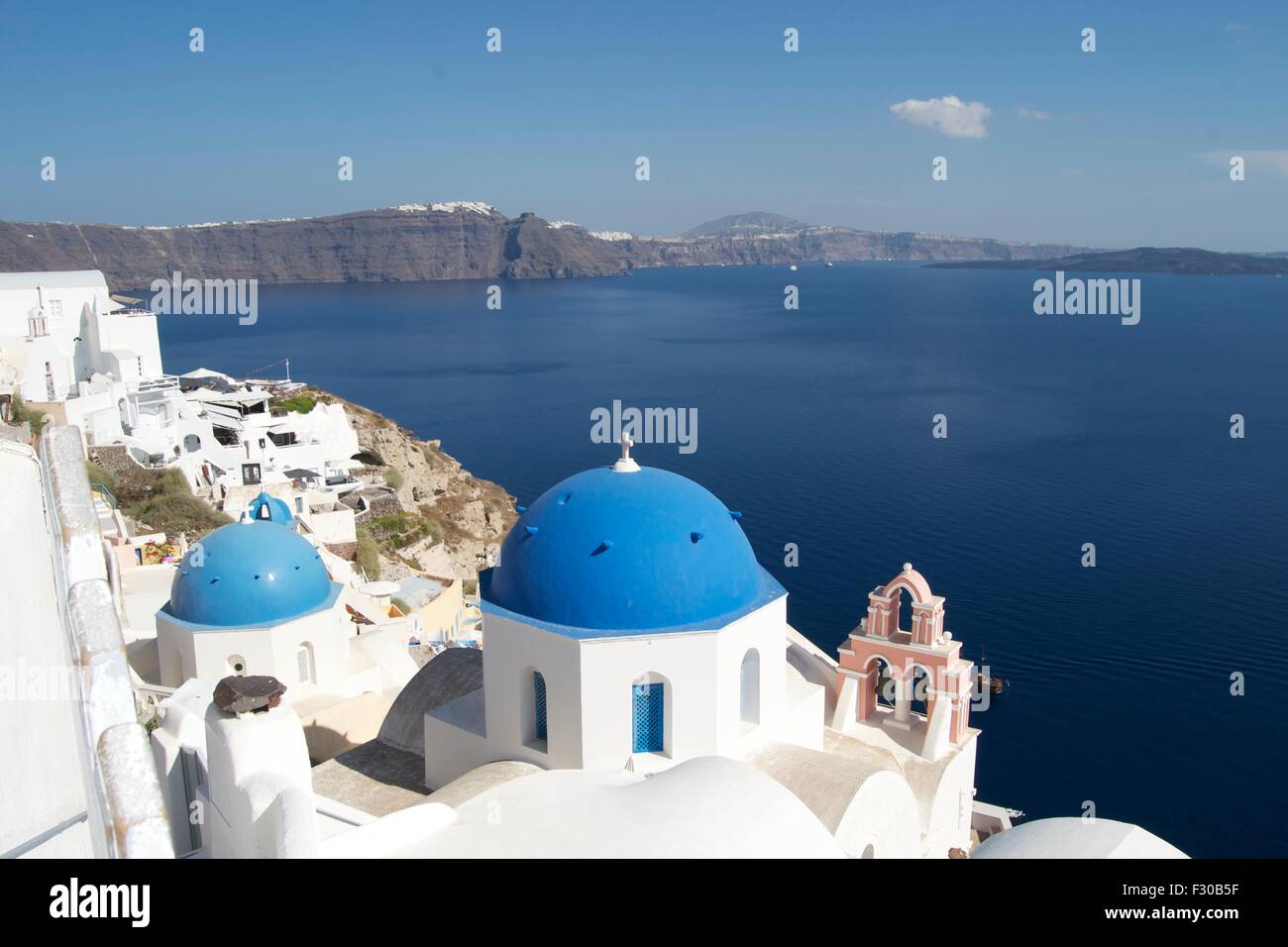 Greek traditional blue white building coast beach Stock Photo - Alamy