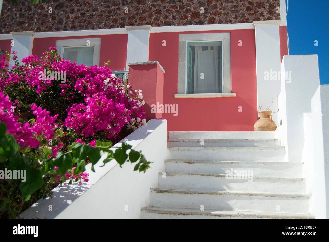 Traditional Greek house with flowers Stock Photo - Alamy