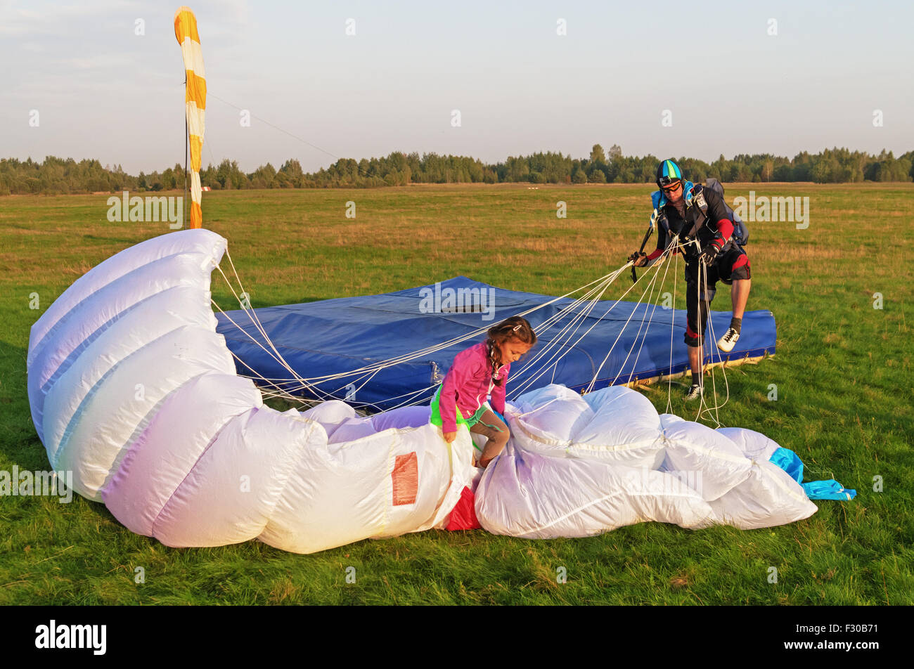 Girl under parachute hi-res stock photography and images - Alamy
