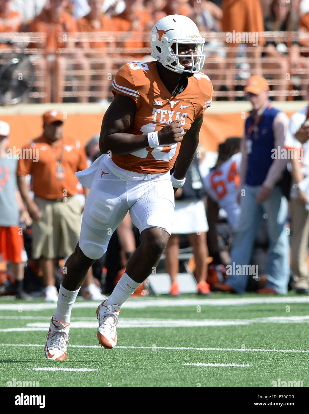 Sept 26, 2015. Tyrone Swoopes #18 of the Texas Longhorns in action vs ...