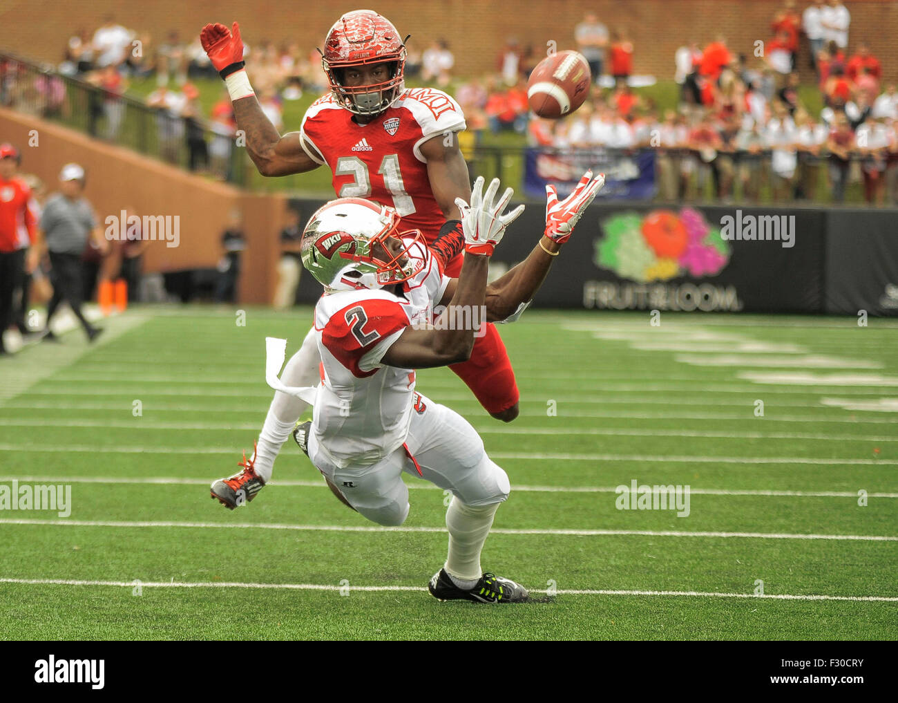 Diving action falling football hi-res stock photography and images - Alamy