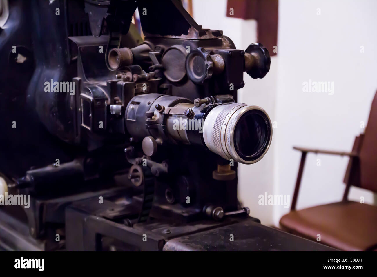 Old movie projector hi-res stock photography and images - Alamy