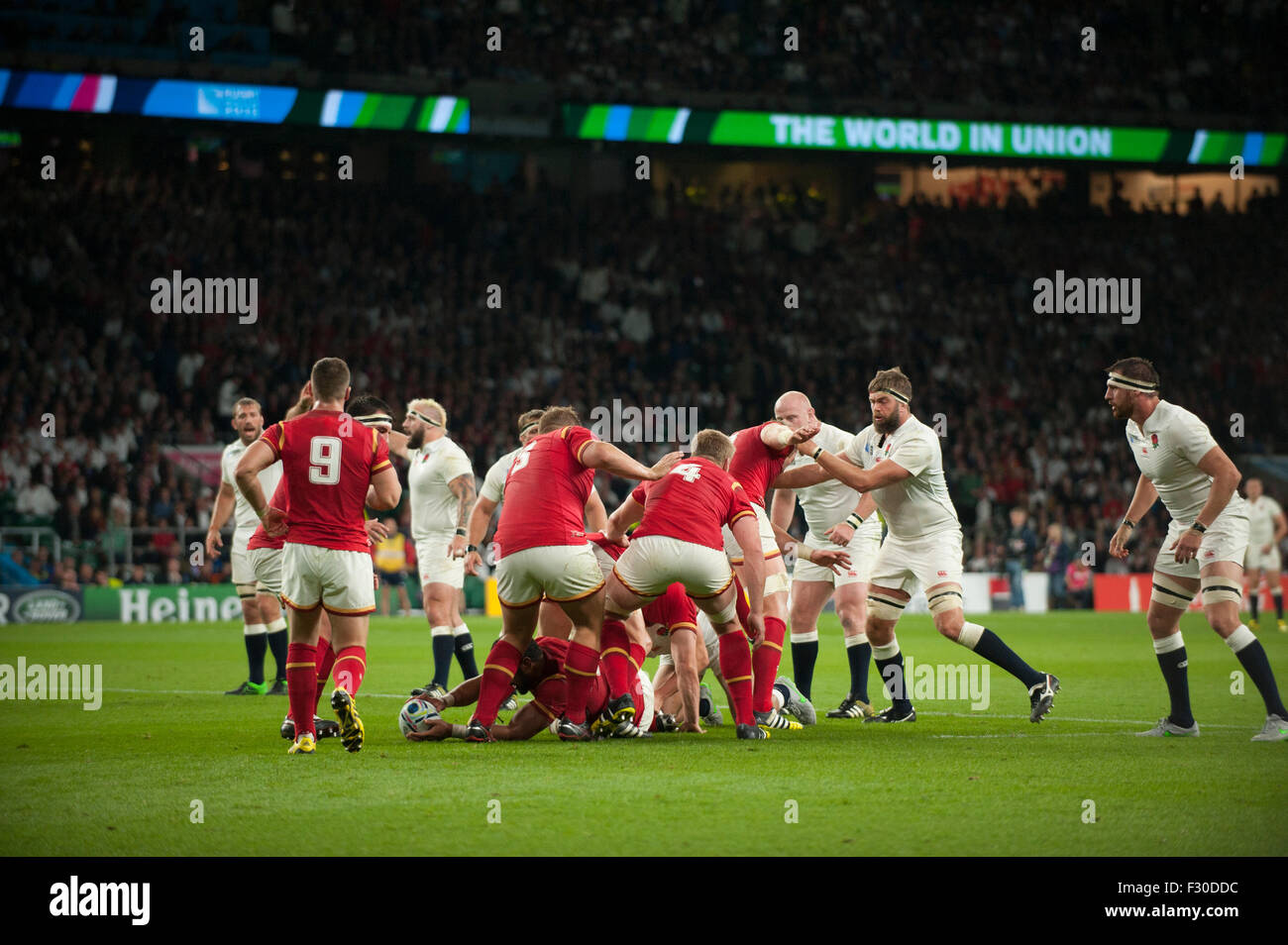 Twickenham stadium evening hi-res stock photography and images - Alamy