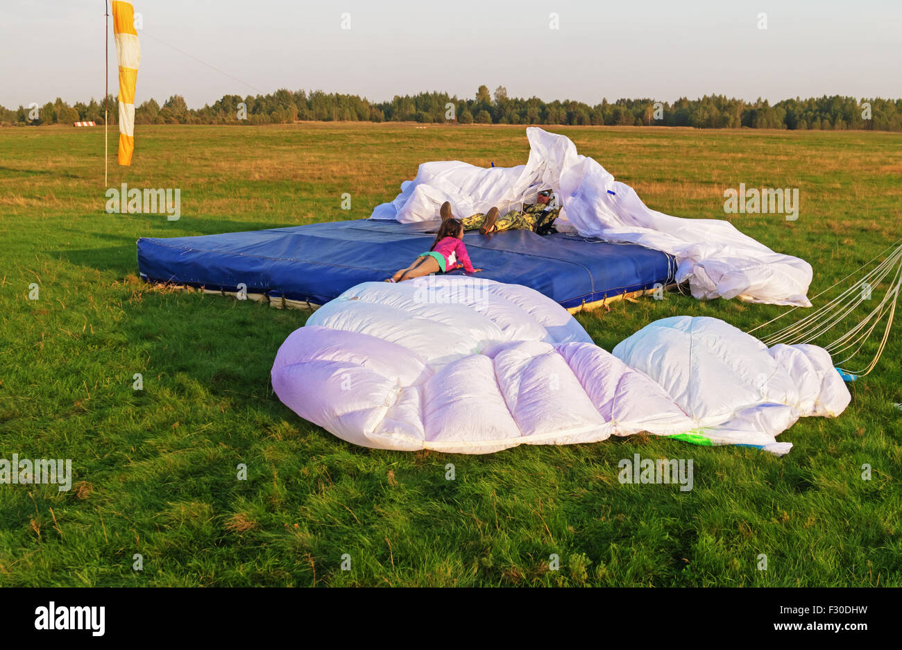 Girl under parachute hi-res stock photography and images - Alamy