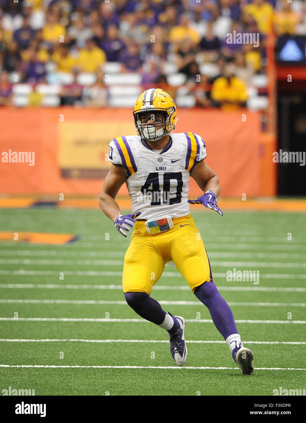 Syracuse, NY, USA. 26th Sep, 2015. LSU linebacker Duke Riley (40 ...