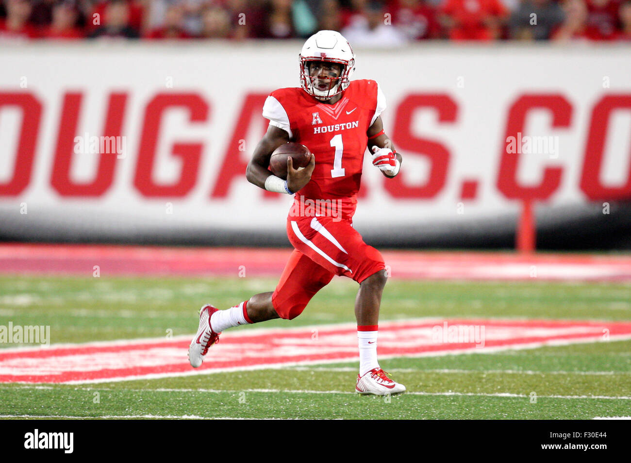Houston, TX, USA. 26th Sep, 2015. Houston Cougars quarterback Greg Ward ...