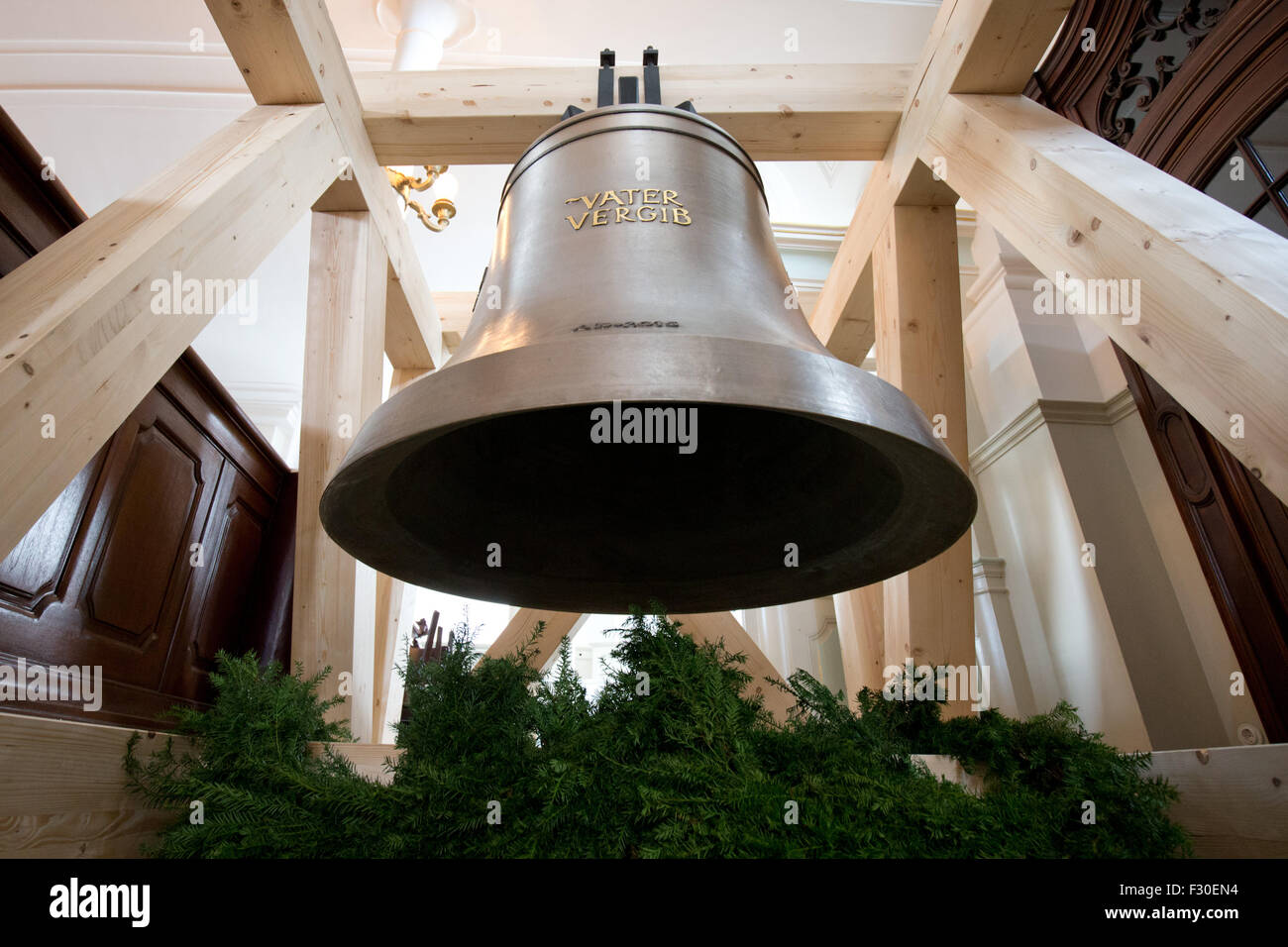 Hamburg, Germany. 25th Sep, 2015. The new so-called 'Lord's Prayer bell ...