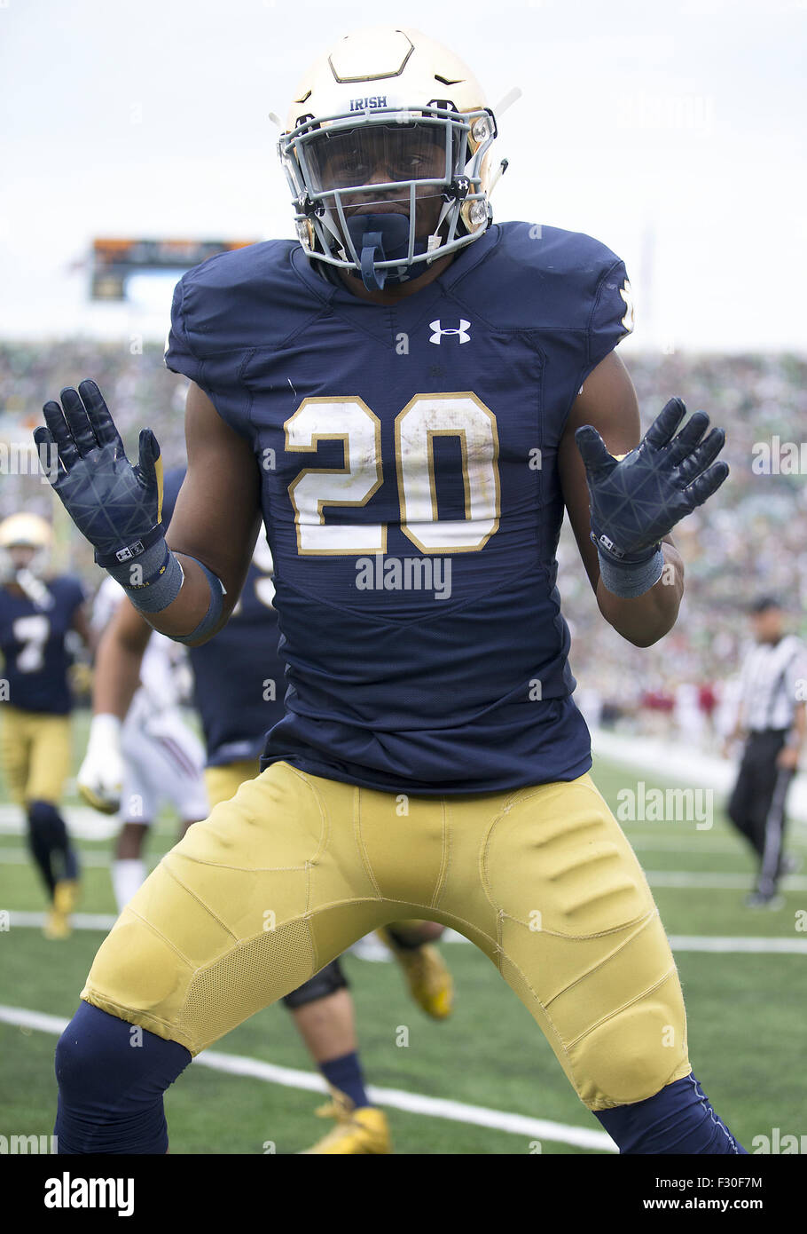 South Bend, Indiana, USA. 26th Sep, 2015. Notre Dame running back C.J ...