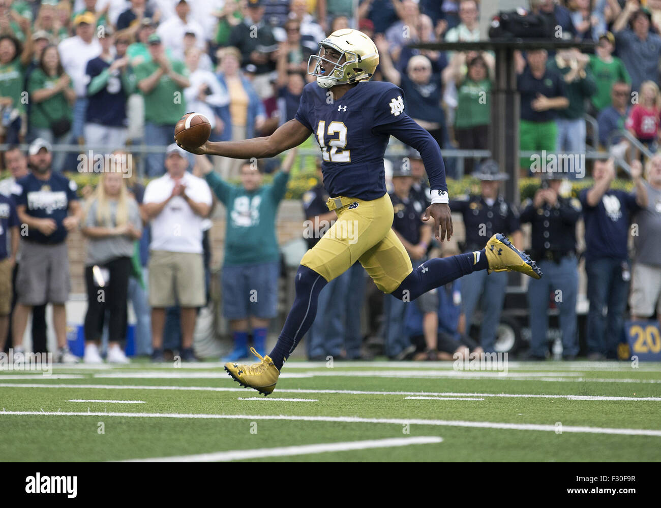 South Bend, Indiana, USA. 26th Sep, 2015. Notre Dame quarterback ...
