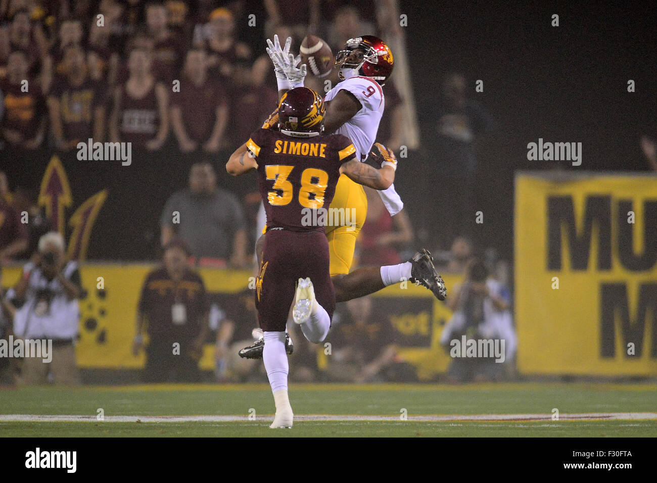 Sep 26, 2015; USC Trojans wide receiver JuJu Smith-Schuster (9) makes a ...