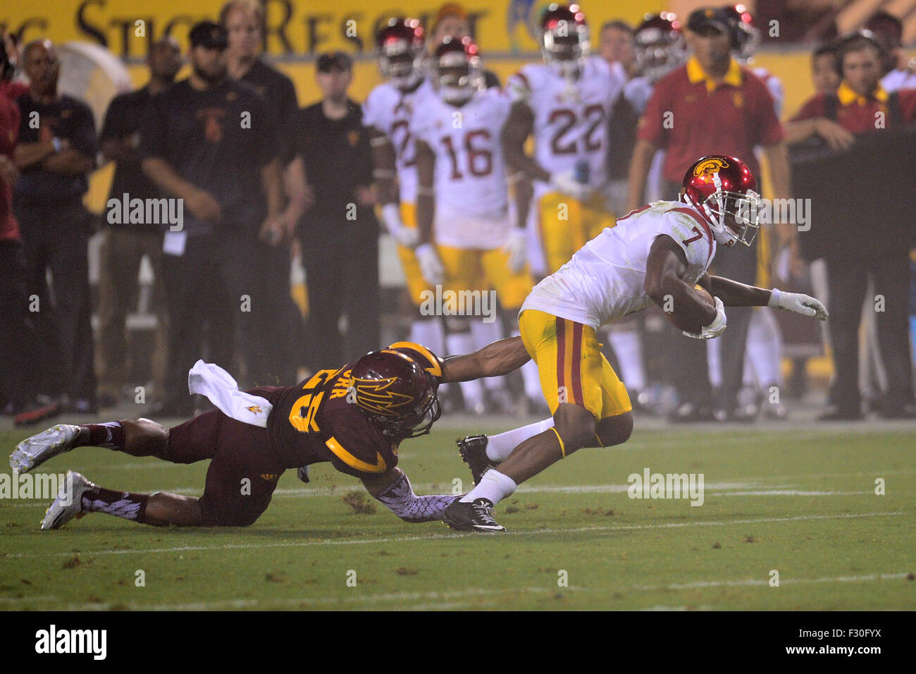 Sep 26, 2015; USC Trojans wide receiver Steven Mitchell Jr. (7) eludes ...