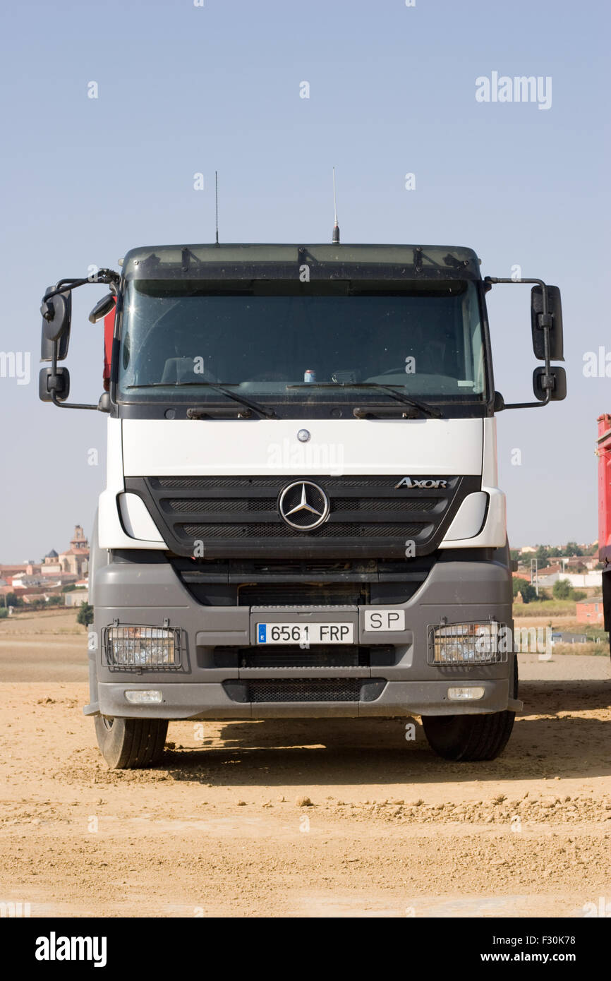 White construction dump truck hi-res stock photography and images - Alamy