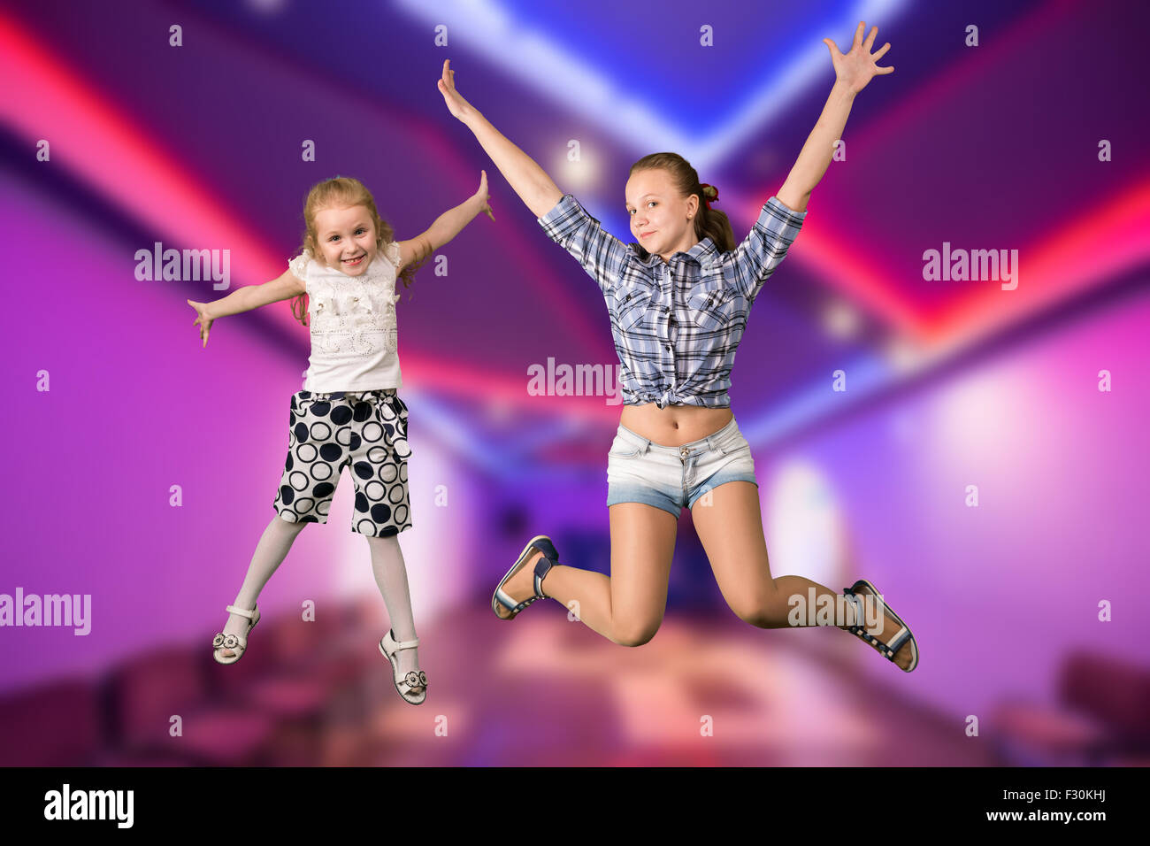 Two girls dancing house party hi-res stock photography and images - Alamy