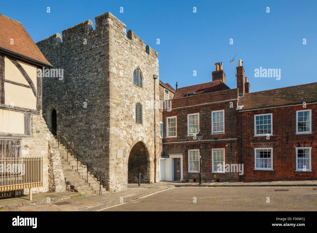 Medieval walls southampton uk hi-res stock photography and images - Alamy