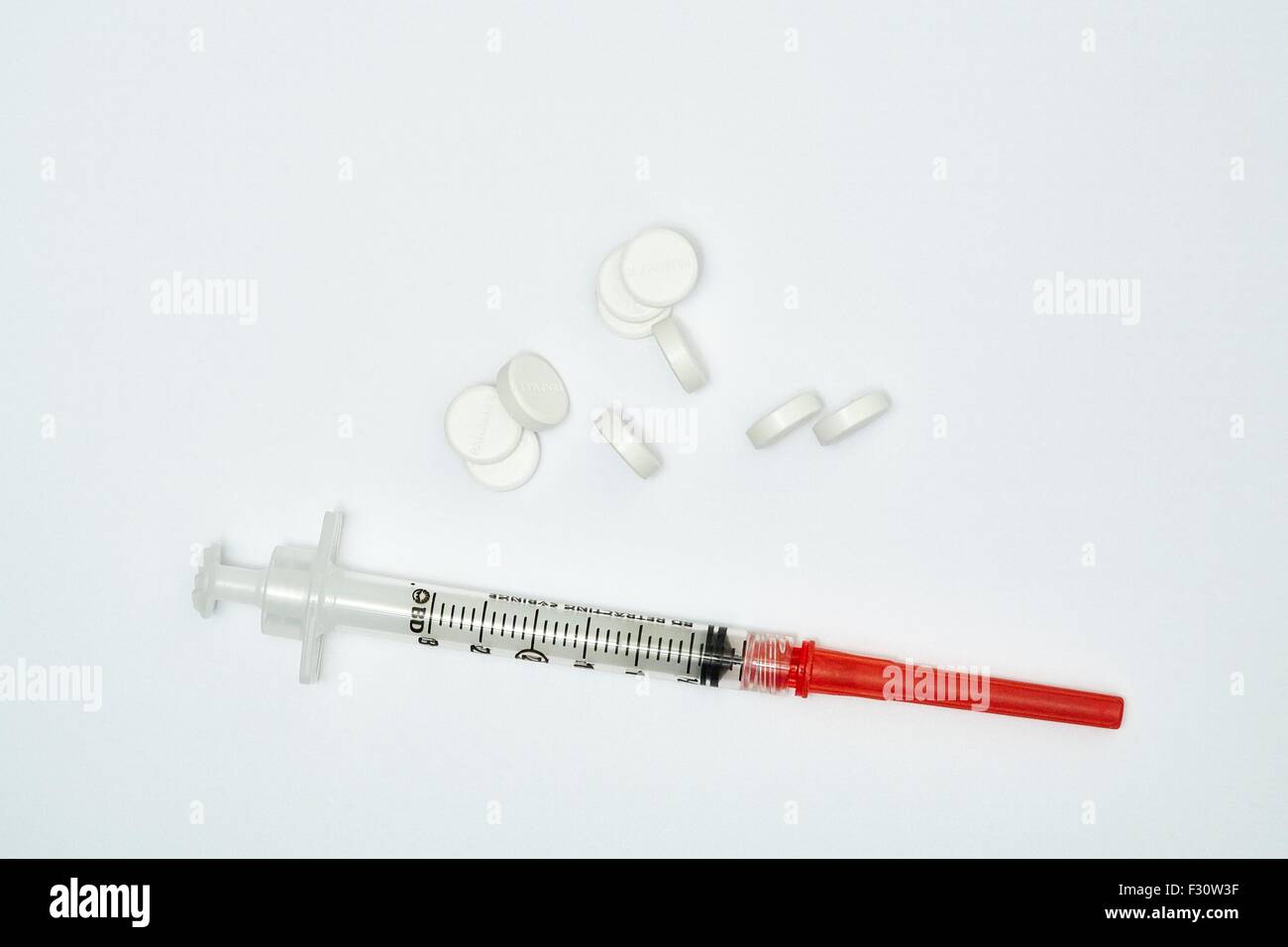 Drug syringe amphetamine tablets hi-res stock photography and images ...