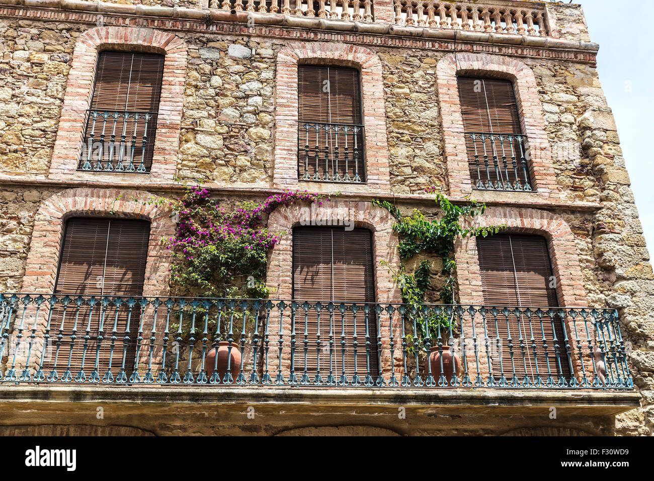 Medieval railing hi-res stock photography and images - Alamy